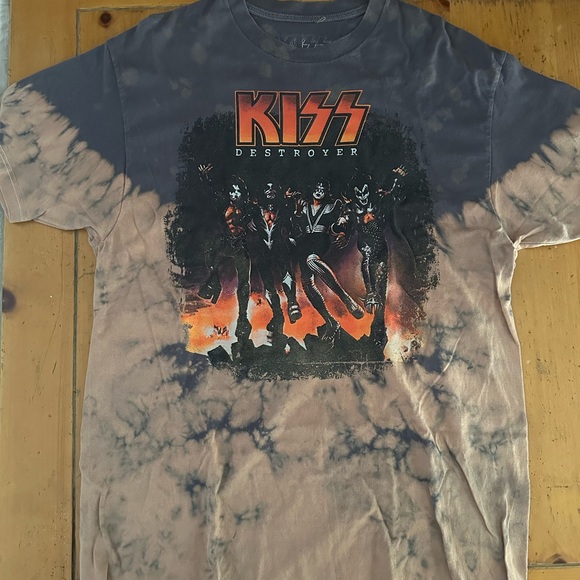 Kiss | Shirts | Kiss Graphic Tee With Bold Design | Poshmark